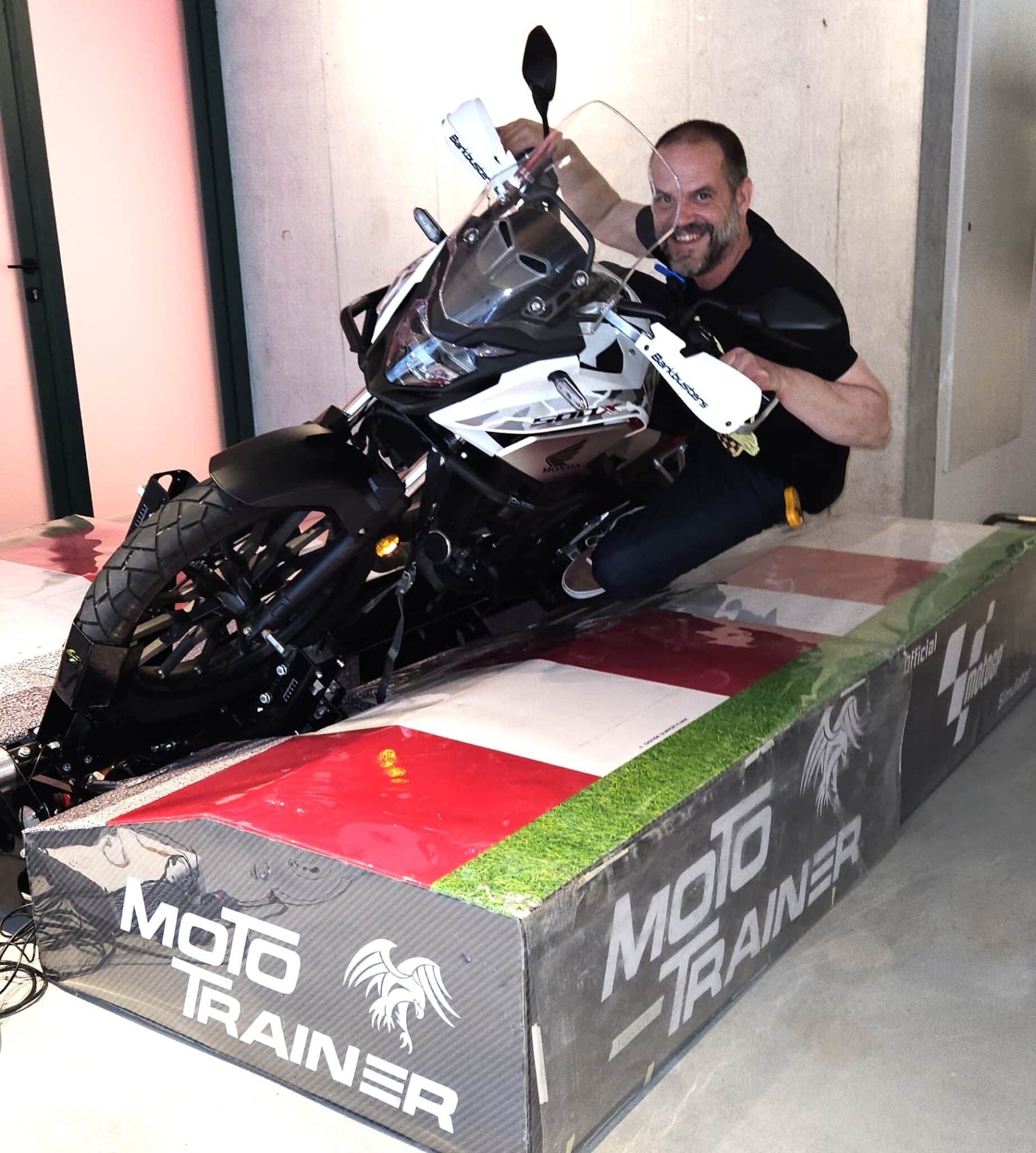 Sandor – Vivre sa passion sans limites de temps ni de distance - Moto ...